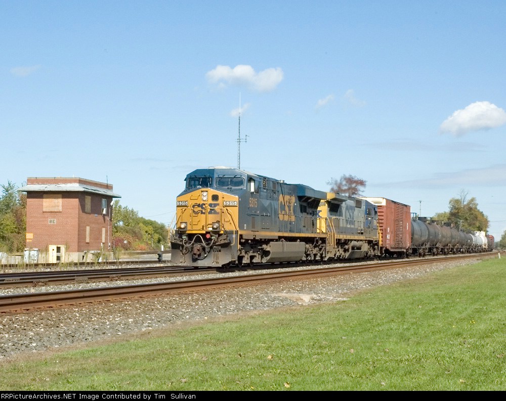CSX 5315 blows by